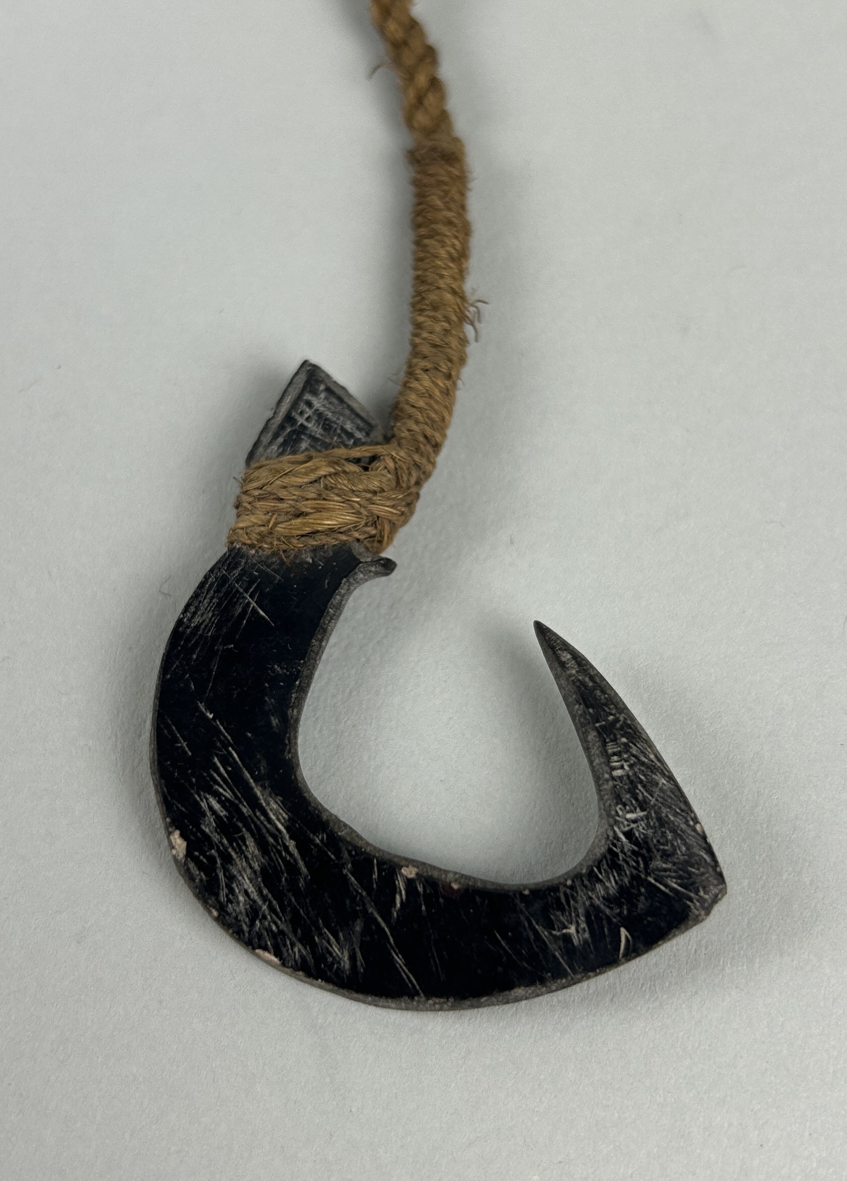 Lot 458 - A 19TH CENTURY TRIBAL FISH HOOK, PROBABLY