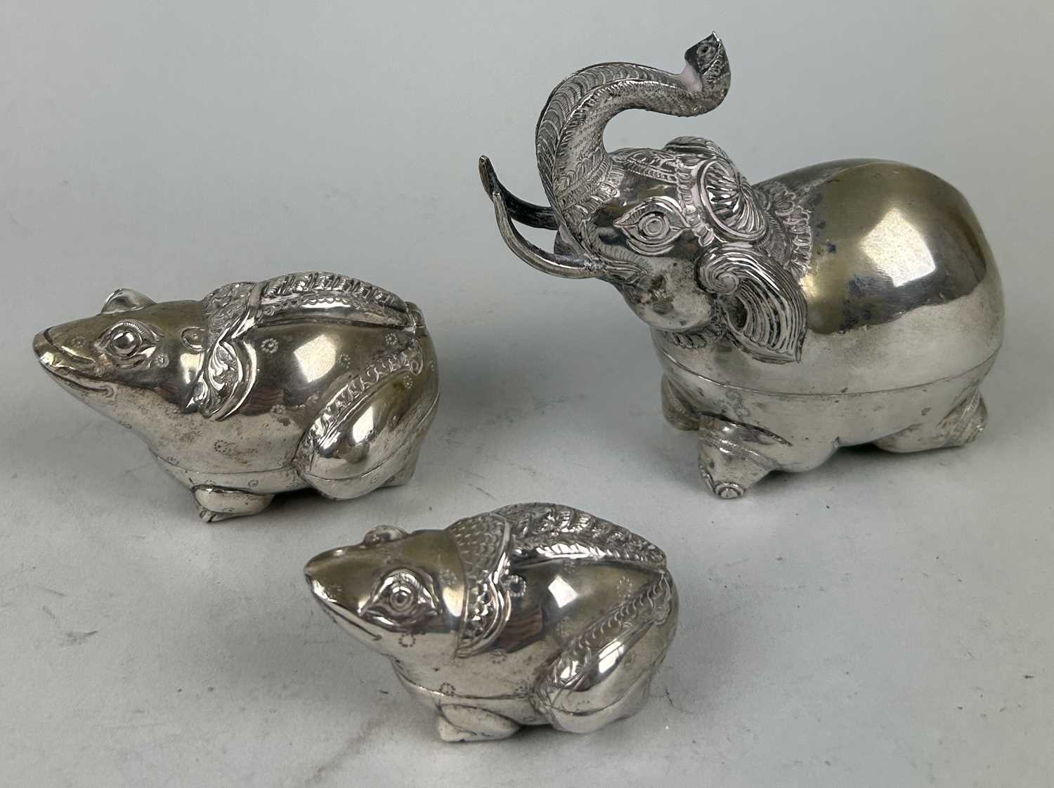 Lot 303 - THREE FOREIGN SILVER ANIMALS, TO INCLUDE