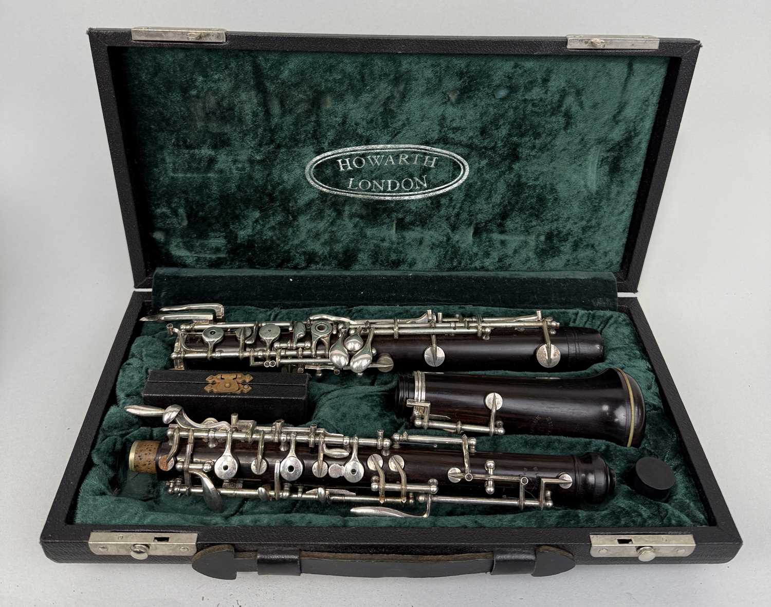 Lot 367 - A LOREE LONDON BLACK WOOD OBOE IN HOWARTH
