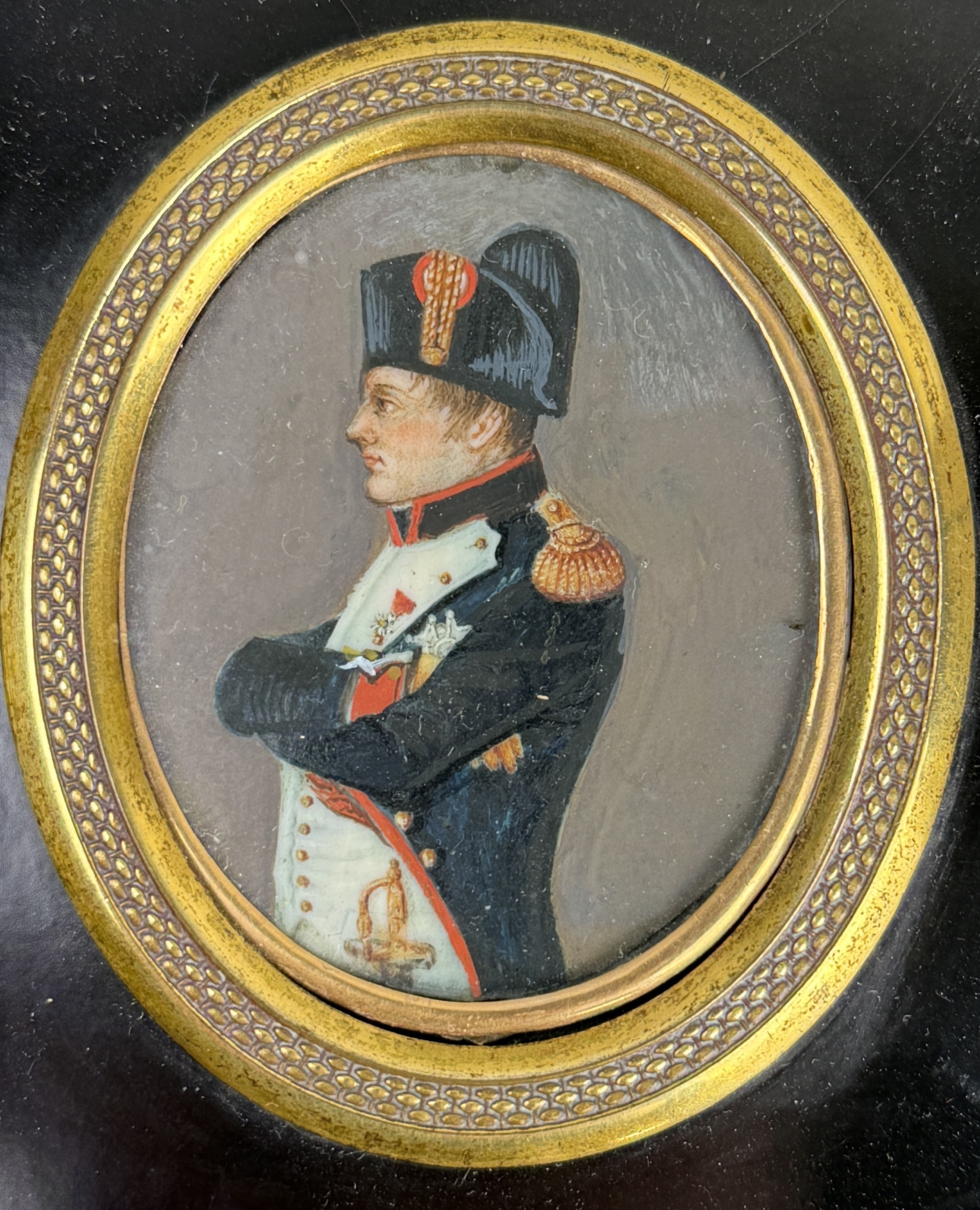 Lot 312 - AN ANTIQUE PORTRAIT MINIATURE PAINTING OF