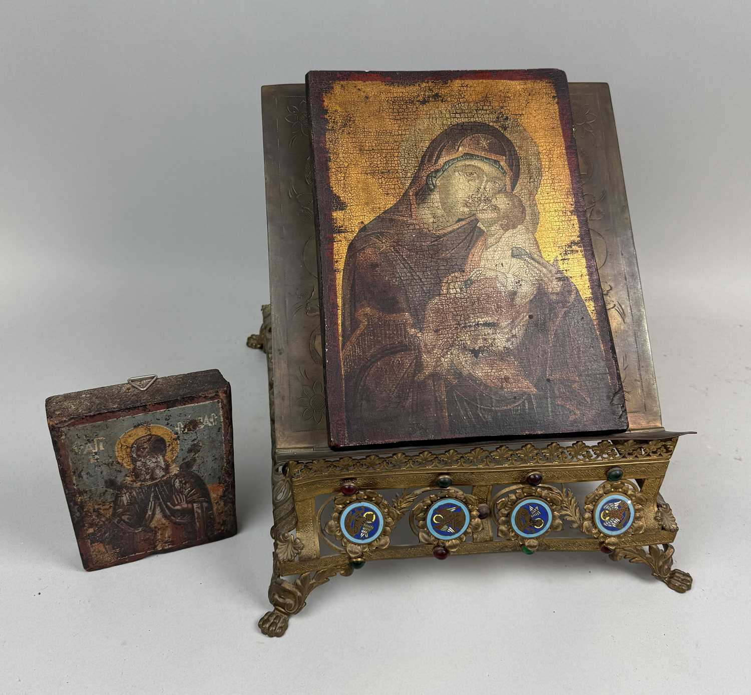 Lot 584 - AN ANTIQUE BRASS RELIGIOUS STAND WITH TWO