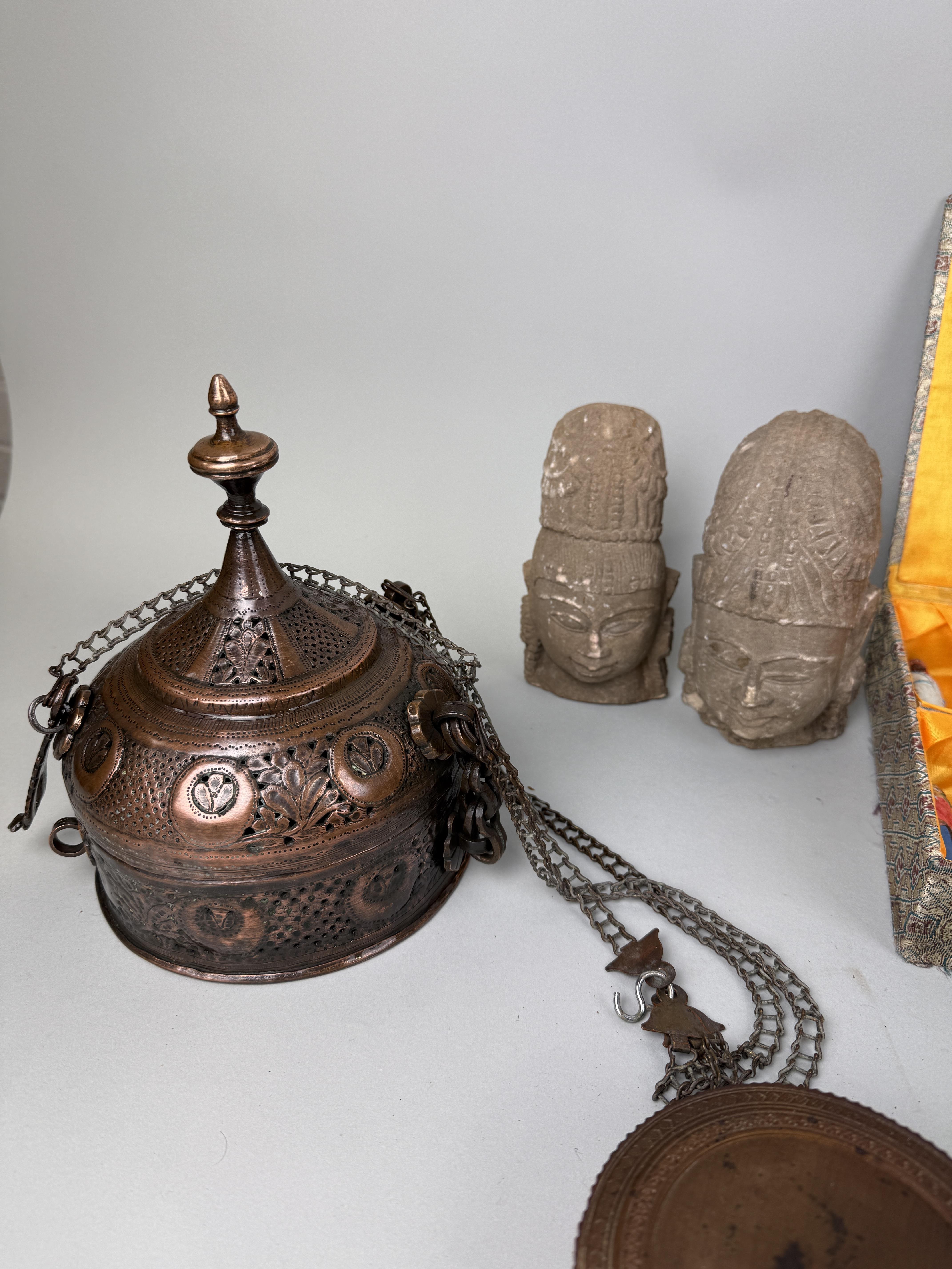 Lot 735 - A GROUP OF MIDDLE EASTERN ITEMS TO INCLUDE A