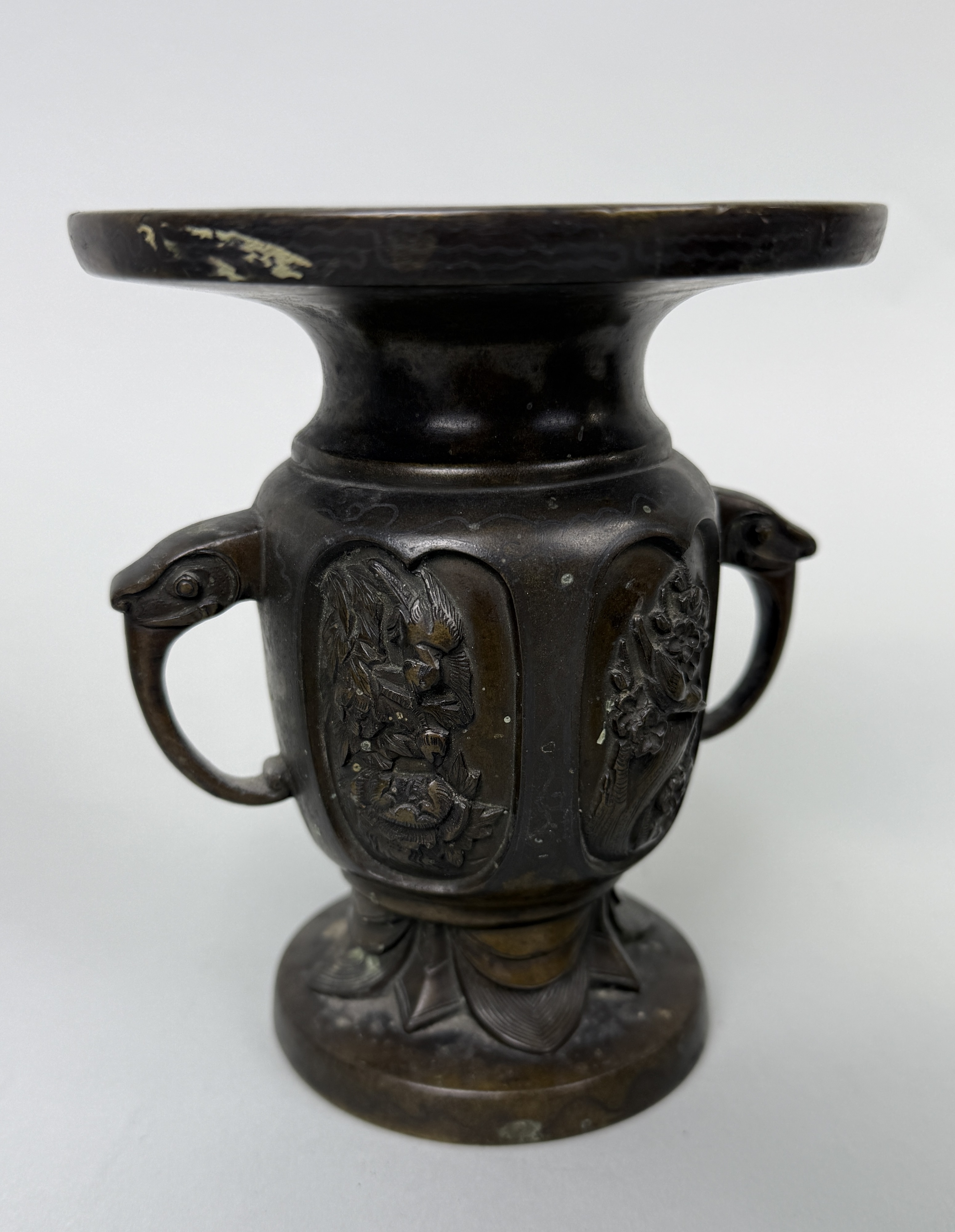 Lot 350 - A GROUP OF THREE CHINESE BRONZE ITEMS