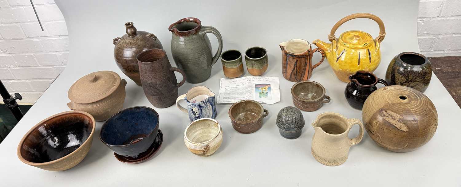 Lot 259 - STUDIO CERAMICS TO INCLUDE IAN GREGORY (PAIR