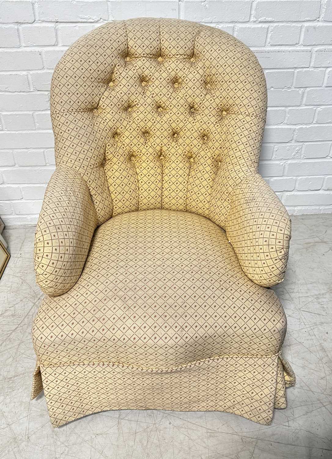 Lot 824 - A HOWARD STYLE BUTTON BACK UPHOLSTERED