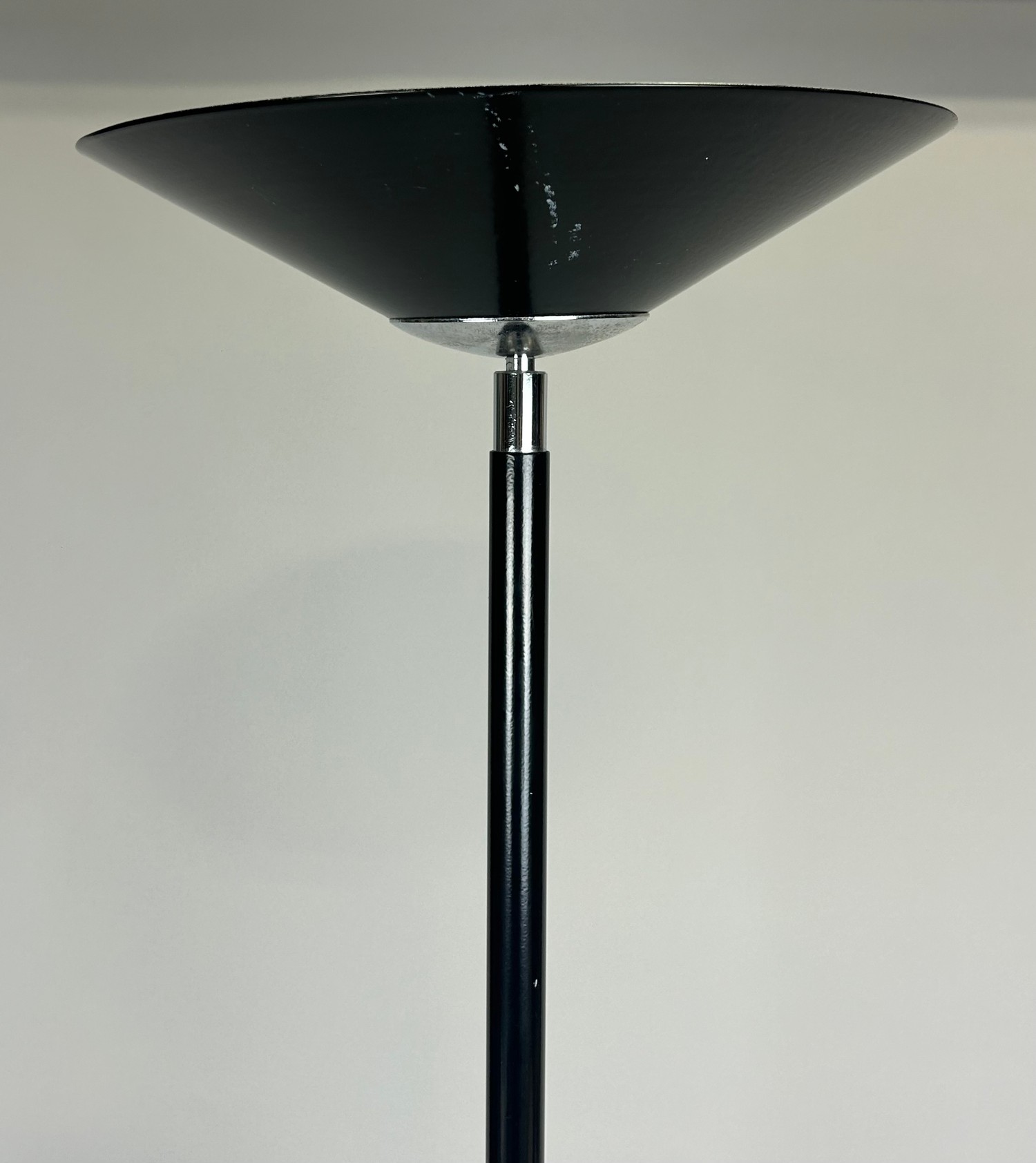 Lot 1105 - AN ITALIAN UPLIFTING FLOOR LAMP BY LA RELCO