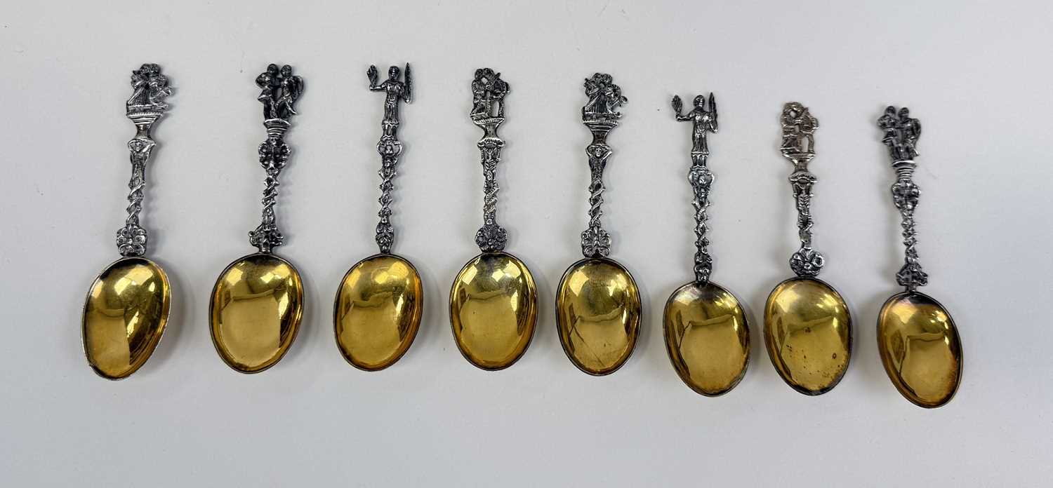 Lot 112 - A SET OF EIGHT SILVER APOSTLE SPOONS MARKED