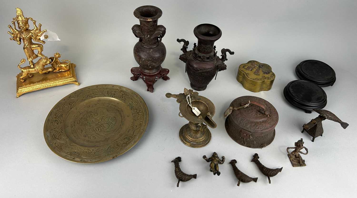 Lot 101 - A COLLECTION OF CHINESE AND ASIAN ITEMS